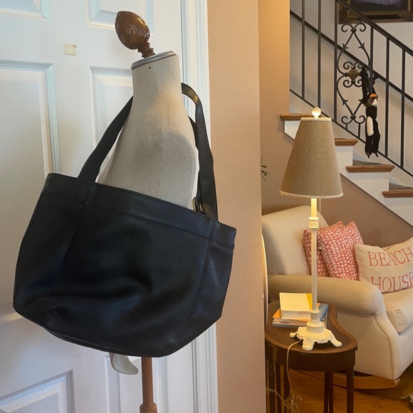 Chateau | Bags | Vtg 9s Chteau Large Black Leather Shoulder Bag Tote ...